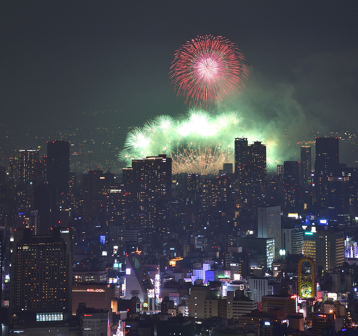 あべのハルカス展望台で「なにわ淀川花火大会」鑑賞 7つのプラン用意 – OSAKA STYLE