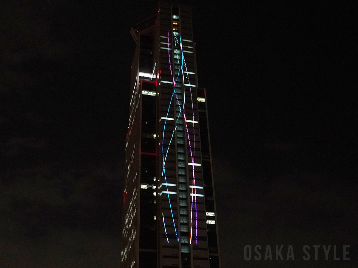 【動画】さきしまコスモタワーでレーザーマッピング 大阪・関西万博に合わせて実施 – OSAKA STYLE