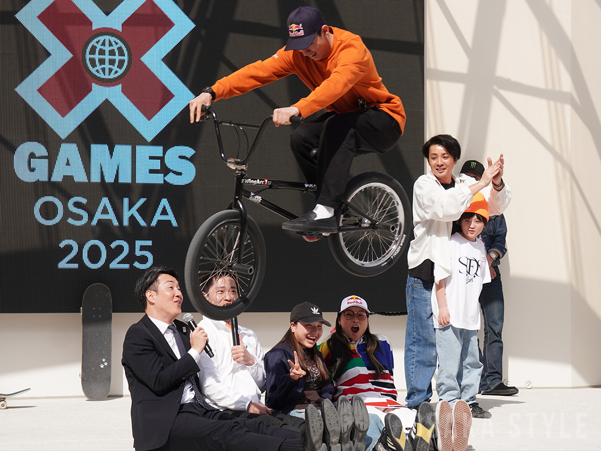 中村輪夢選手が吉村洋文大阪府知事らを自転車で飛び越えるパフォーマンス – OSAKA STYLE